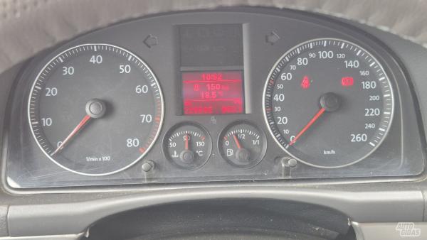 Pelēks Volkswagen Touran 2004 Kaišiadorys, ar dzinēja tilpumu 1.60 L un nobraukumu 229 tūkst. km par 1550 €, foto 8 vietnē AUTOMOTO.COM.LV