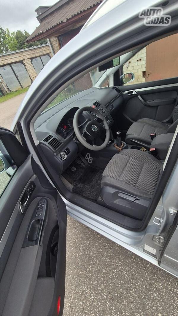 Pelēks Volkswagen Touran 2004 Kaišiadorys, ar dzinēja tilpumu 1.60 L un nobraukumu 229 tūkst. km par 1550 €, foto 10 vietnē AUTOMOTO.COM.LV