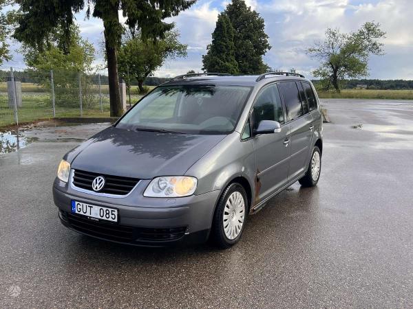 Grey Volkswagen Touran 2004 in Sirvintos, with an engine capacity of 1.97 L and mileage of 272 thousand km for 500 €, photo 1 on AUTOMOTO.COM.LV
