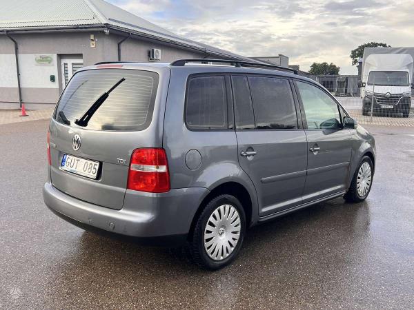 Grey Volkswagen Touran 2004 in Sirvintos, with an engine capacity of 1.97 L and mileage of 272 thousand km for 500 €, photo 4 on AUTOMOTO.COM.LV