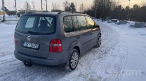 Pelēks Volkswagen Touran 2004 Liepāja, ar dzinēja tilpumu 1.90 L un nobraukumu 300 tūkst. km par 1850 €, foto 6 vietnē AUTOMOTO.COM.LV