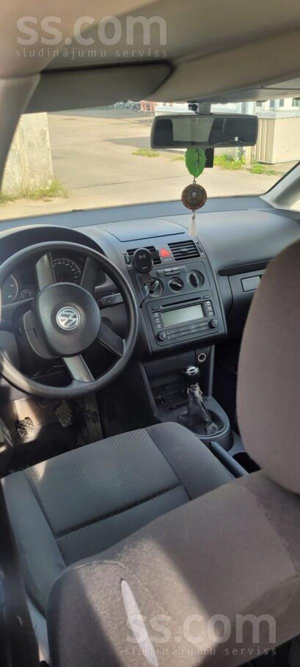 Pelēks Volkswagen Touran 2004 Liepāja, ar dzinēja tilpumu 1.90 L un nobraukumu 300 tūkst. km par 1850 €, foto 7 vietnē AUTOMOTO.COM.LV