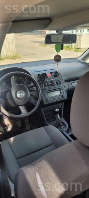 Pelēks Volkswagen Touran 2004 Liepāja, ar dzinēja tilpumu 1.90 L un nobraukumu 300 tūkst. km par 1850 €, foto 8 vietnē AUTOMOTO.COM.LV