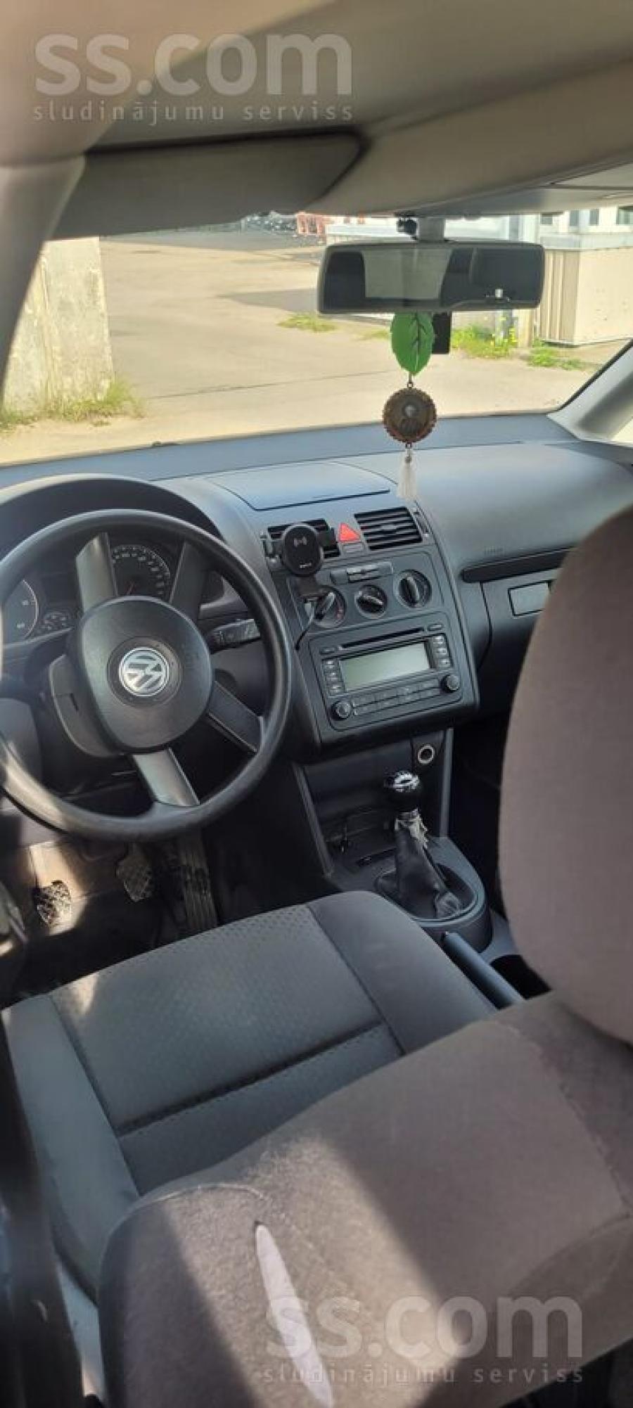 Pelēks Volkswagen Touran 2004 Liepāja, ar dzinēja tilpumu 1.90 L un nobraukumu 300 tūkst. km par 1850 €, foto 8 vietnē AUTOMOTO.COM.LV