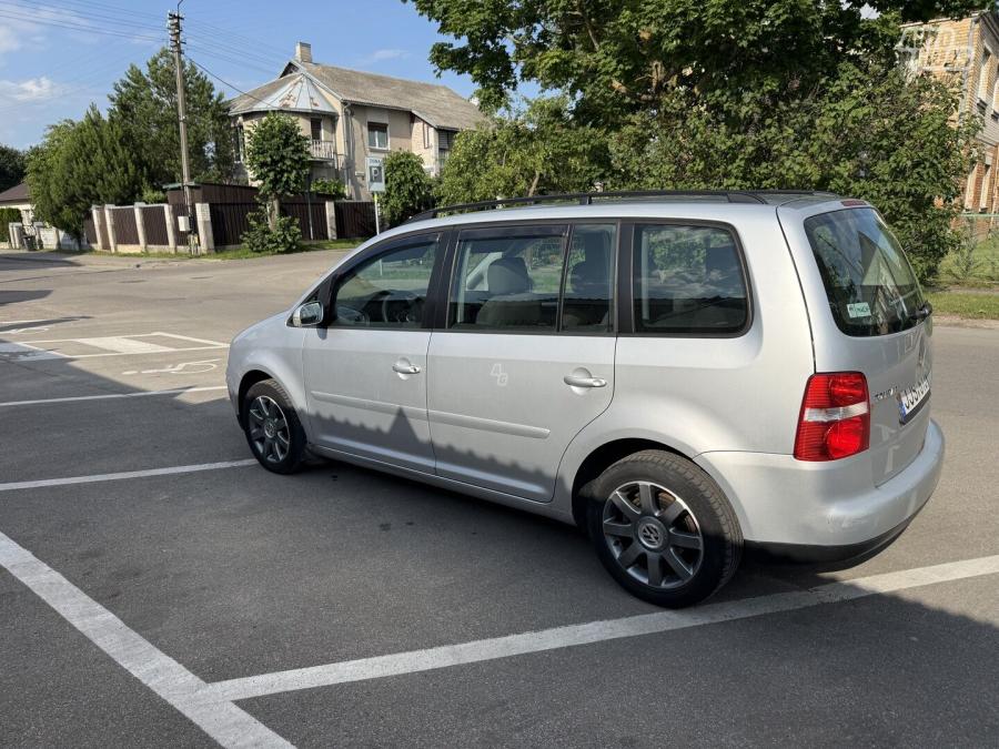 Grey Volkswagen Touran 2004 in Panevezys, with an engine capacity of 1.90 L and mileage of 356 thousand km for 1250 €, photo 5 on AUTOMOTO.COM.LV