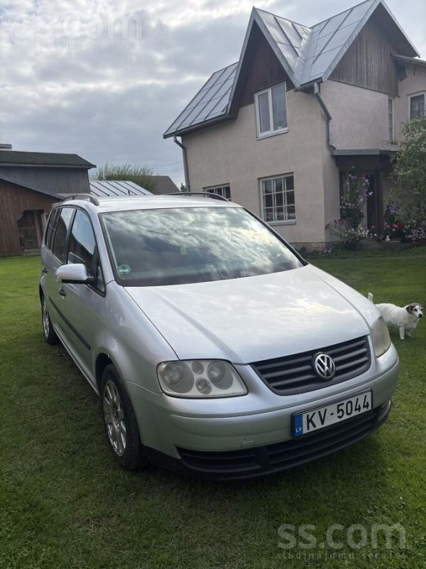 Pelēks Volkswagen Touran 2004 Rīga, ar dzinēja tilpumu 1.90 L un nobraukumu 293 tūkst. km par 1000 €, foto 1 vietnē AUTOMOTO.COM.LV
