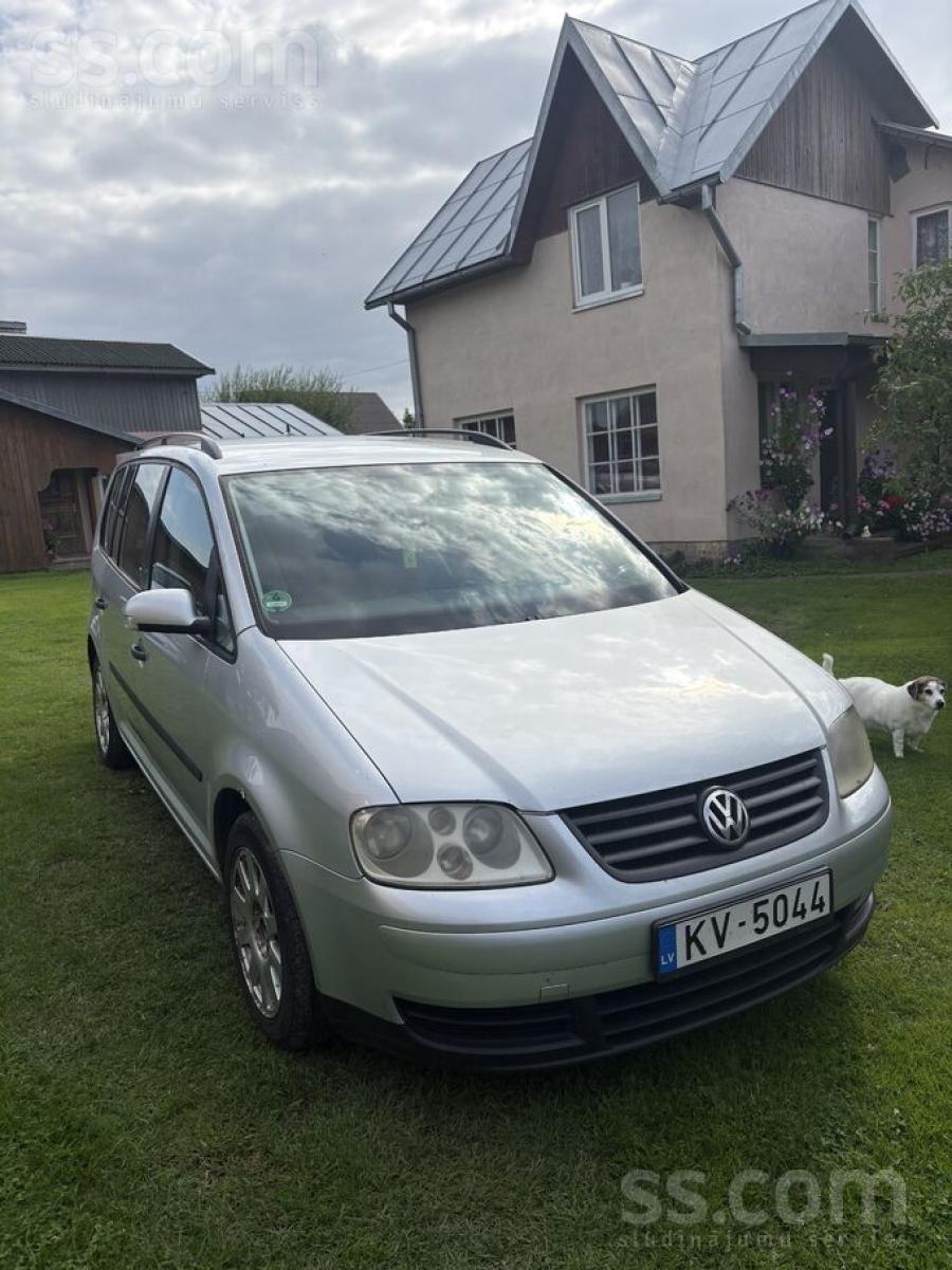 Grey Volkswagen Touran 2004 in Riga, with an engine capacity of 1.90 L and mileage of 293 thousand km for 1000 €, photo 1 on AUTOMOTO.COM.LV
