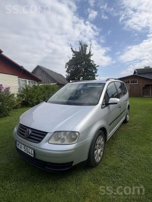 Grey Volkswagen Touran 2004 in Riga, with an engine capacity of 1.90 L and mileage of 293 thousand km for 1000 €, photo 3 on AUTOMOTO.COM.LV
