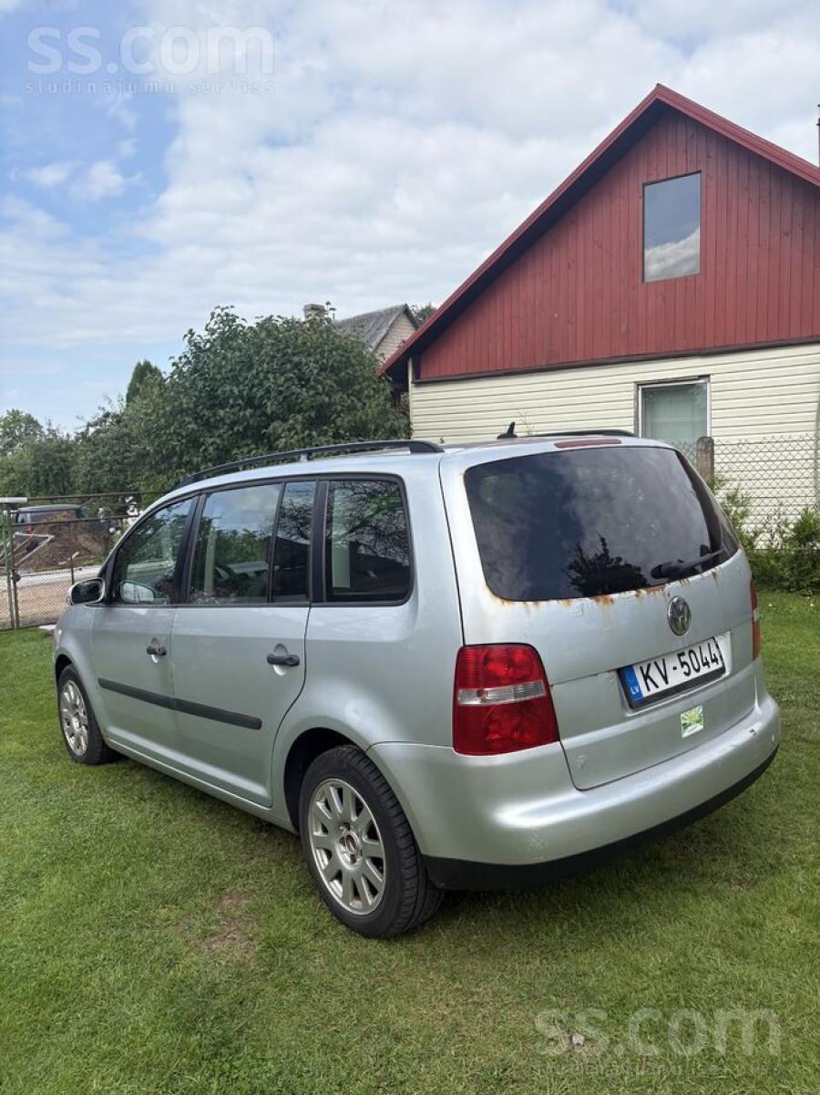 Grey Volkswagen Touran 2004 in Riga, with an engine capacity of 1.90 L and mileage of 293 thousand km for 1000 €, photo 5 on AUTOMOTO.COM.LV