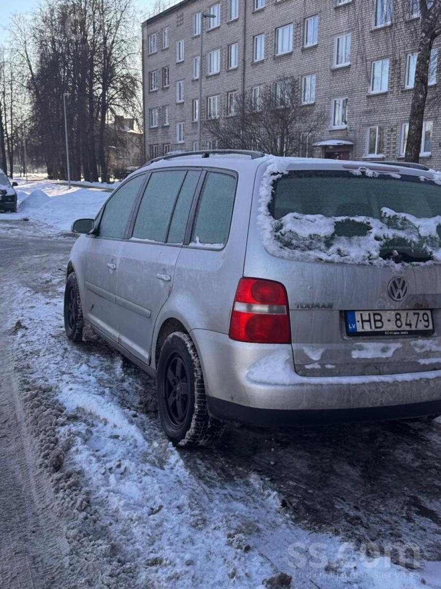 Pelēks Volkswagen Touran 2004 Rīga, ar dzinēja tilpumu 1.90 L un nobraukumu 331 tūkst. km par 1300 €, foto 3 vietnē AUTOMOTO.COM.LV
