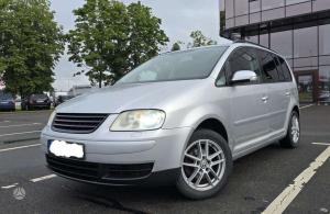 Pelēks Volkswagen Touran 2004 Viļņa, ar dzinēja tilpumu 2.00 L un nobraukumu 190 tūkst. km par 3600 €, foto 3 vietnē AUTOMOTO.COM.LV