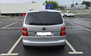 Pelēks Volkswagen Touran 2004 Viļņa, ar dzinēja tilpumu 2.00 L un nobraukumu 190 tūkst. km par 3600 €, foto 4 vietnē AUTOMOTO.COM.LV