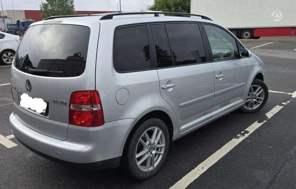 Pelēks Volkswagen Touran 2004 Viļņa, ar dzinēja tilpumu 2.00 L un nobraukumu 190 tūkst. km par 3600 €, foto 4 vietnē AUTOMOTO.COM.LV