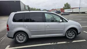 Pelēks Volkswagen Touran 2004 Viļņa, ar dzinēja tilpumu 2.00 L un nobraukumu 190 tūkst. km par 3600 €, foto 9 vietnē AUTOMOTO.COM.LV