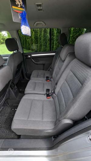 Pelēks Volkswagen Touran 2004 Viļņa, ar dzinēja tilpumu 2.00 L un nobraukumu 190 tūkst. km par 3600 €, foto 10 vietnē AUTOMOTO.COM.LV