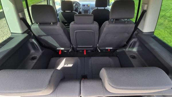 Pelēks Volkswagen Touran 2004 Viļņa, ar dzinēja tilpumu 2.00 L un nobraukumu 190 tūkst. km par 3600 €, foto 10 vietnē AUTOMOTO.COM.LV