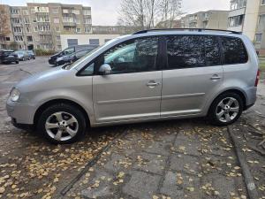 Pelēks Volkswagen Touran 2004 Viļņa, ar dzinēja tilpumu 2.00 L un nobraukumu 190 tūkst. km par 3600 €, foto 12 vietnē AUTOMOTO.COM.LV