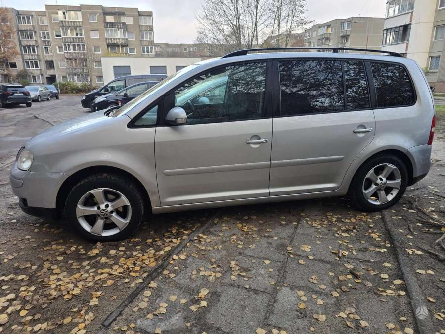 Pelēks Volkswagen Touran 2004 Viļņa, ar dzinēja tilpumu 2.00 L un nobraukumu 190 tūkst. km par 3600 €, foto 12 vietnē AUTOMOTO.COM.LV