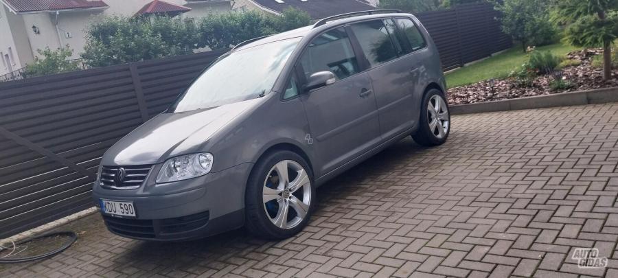 Grey Volkswagen Touran 2004 in Vilnius, with an engine capacity of 1.90 L and mileage of 322 thousand km for 2600 €, photo 12 on AUTOMOTO.COM.LV