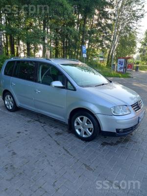 Pelēks Volkswagen Touran 2004 Rīga, ar dzinēja tilpumu 2.00 L un nobraukumu 305 tūkst. km par 2000 €, foto  vietnē AUTOMOTO.COM.LV