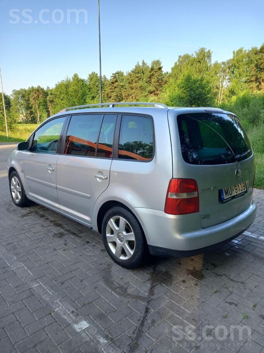 Pelēks Volkswagen Touran 2004 Rīga, ar dzinēja tilpumu 2.00 L un nobraukumu 305 tūkst. km par 2000 €, foto 4 vietnē AUTOMOTO.COM.LV