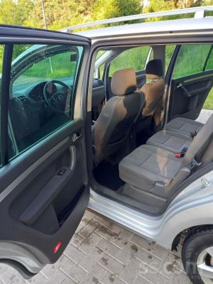 Pelēks Volkswagen Touran 2004 Rīga, ar dzinēja tilpumu 2.00 L un nobraukumu 305 tūkst. km par 2000 €, foto 8 vietnē AUTOMOTO.COM.LV