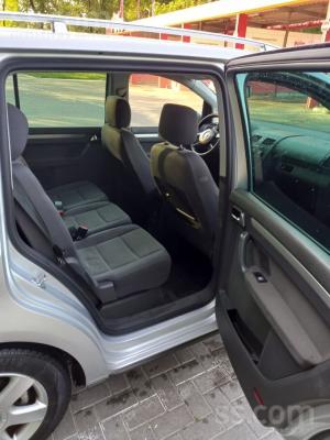 Pelēks Volkswagen Touran 2004 Rīga, ar dzinēja tilpumu 2.00 L un nobraukumu 305 tūkst. km par 2000 €, foto 9 vietnē AUTOMOTO.COM.LV