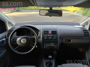 Pelēks Volkswagen Touran 2004 Rīga, ar dzinēja tilpumu 2.00 L un nobraukumu 305 tūkst. km par 2000 €, foto 10 vietnē AUTOMOTO.COM.LV