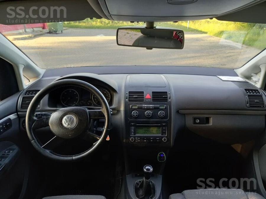 Pelēks Volkswagen Touran 2004 Rīga, ar dzinēja tilpumu 2.00 L un nobraukumu 305 tūkst. km par 2000 €, foto 10 vietnē AUTOMOTO.COM.LV