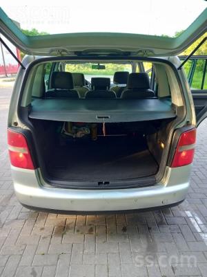 Pelēks Volkswagen Touran 2004 Rīga, ar dzinēja tilpumu 2.00 L un nobraukumu 305 tūkst. km par 2000 €, foto 11 vietnē AUTOMOTO.COM.LV