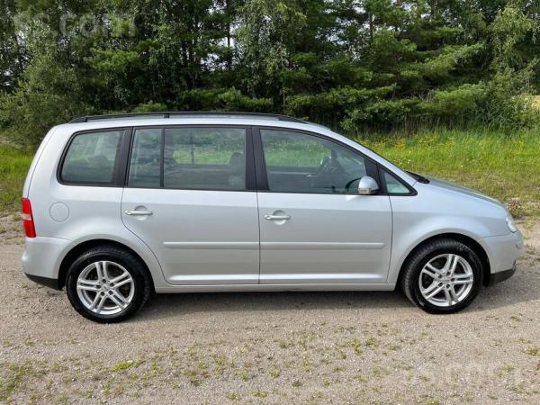 Grey Volkswagen Touran 2004 in Tukums, with an engine capacity of 2.00 L and mileage of 241 thousand km for 2190 €, photo 5 on AUTOMOTO.COM.LV