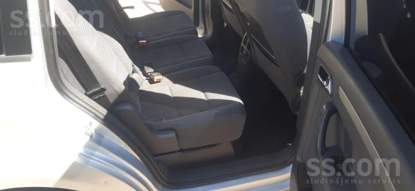 Pelēks Volkswagen Touran 2004 Daugavpils, ar dzinēja tilpumu 1.90 L un nobraukumu 404 tūkst. km par 2400 €, foto 9 vietnē AUTOMOTO.COM.LV
