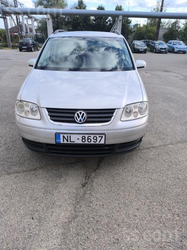 Grey Volkswagen Touran 2004 in Riga, with an engine capacity of 1.60 L and mileage of 210 thousand km for 1250 €, photo 1 on AUTOMOTO.COM.LV