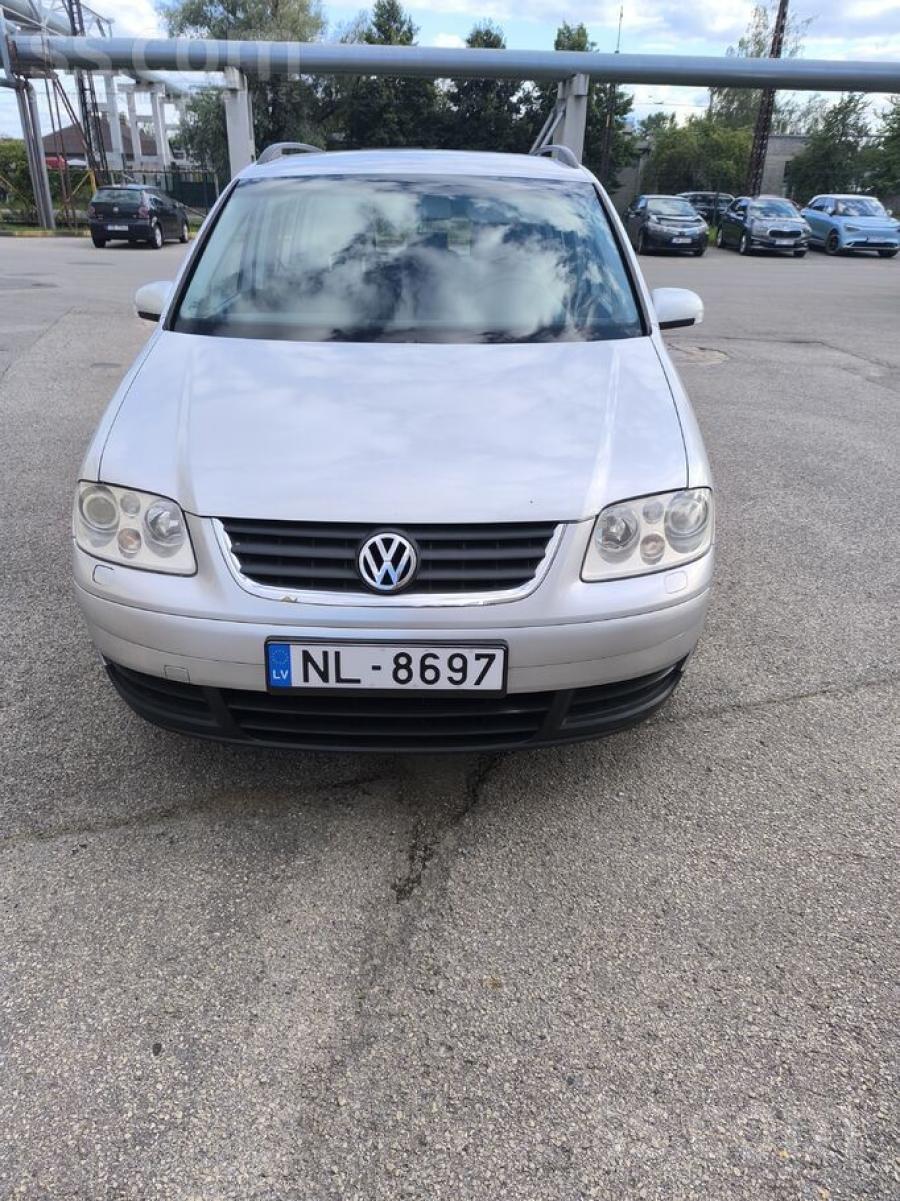 Grey Volkswagen Touran 2004 in Riga, with an engine capacity of 1.60 L and mileage of 210 thousand km for 1250 €, photo 1 on AUTOMOTO.COM.LV