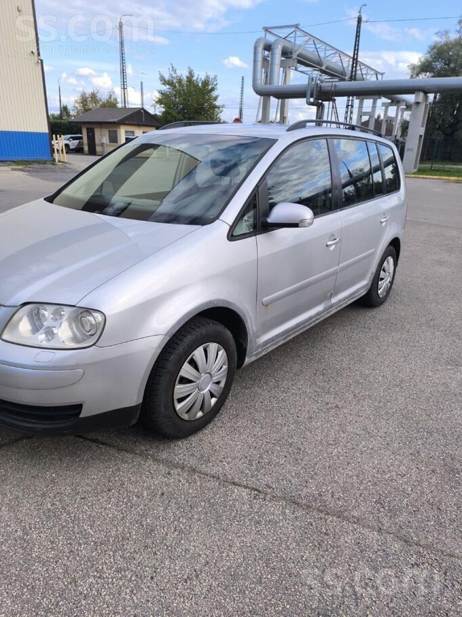 Grey Volkswagen Touran 2004 in Riga, with an engine capacity of 1.60 L and mileage of 210 thousand km for 1250 €, photo 3 on AUTOMOTO.COM.LV