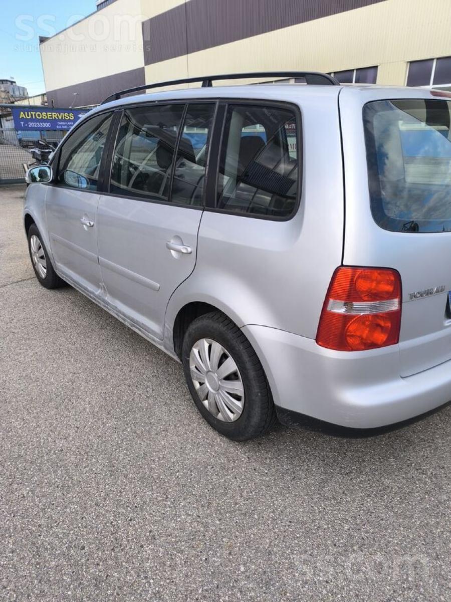 Grey Volkswagen Touran 2004 in Riga, with an engine capacity of 1.60 L and mileage of 210 thousand km for 1250 €, photo 6 on AUTOMOTO.COM.LV