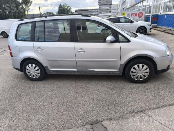 Grey Volkswagen Touran 2004 in Riga, with an engine capacity of 1.60 L and mileage of 210 thousand km for 1250 €, photo 6 on AUTOMOTO.COM.LV