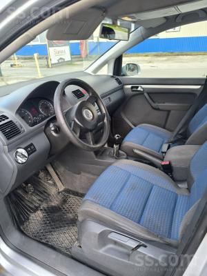 Grey Volkswagen Touran 2004 in Riga, with an engine capacity of 1.60 L and mileage of 210 thousand km for 1250 €, photo 8 on AUTOMOTO.COM.LV