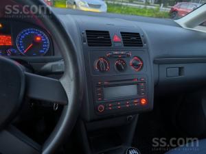 Grey Volkswagen Touran 2004 in Riga, with an engine capacity of 1.60 L and mileage of 210 thousand km for 1250 €, photo 13 on AUTOMOTO.COM.LV