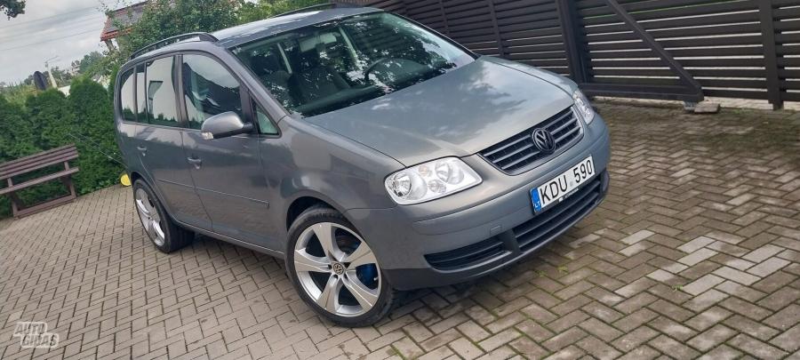 Grey Volkswagen Touran 2004 in Vilnius, with an engine capacity of 1.90 L and mileage of 322 thousand km for 2500 €, photo 4 on AUTOMOTO.COM.LV