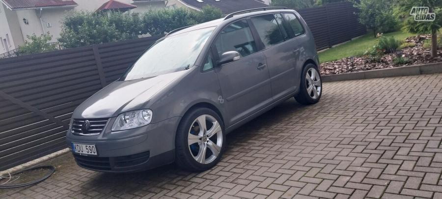 Grey Volkswagen Touran 2004 in Vilnius, with an engine capacity of 1.90 L and mileage of 322 thousand km for 2500 €, photo 12 on AUTOMOTO.COM.LV