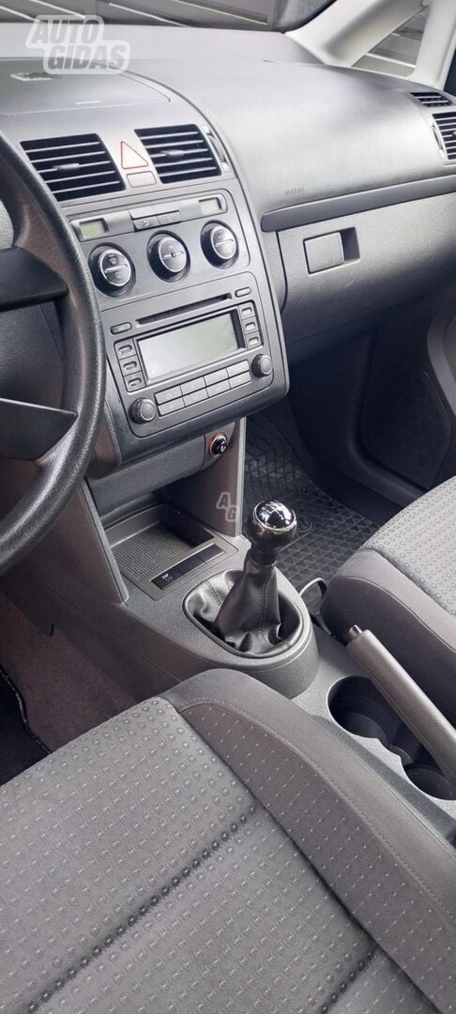 Grey Volkswagen Touran 2004 in Vilnius, with an engine capacity of 1.90 L and mileage of 322 thousand km for 2500 €, photo 17 on AUTOMOTO.COM.LV