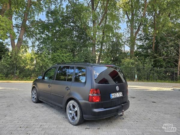 Grey Volkswagen Touran 2004 in Klaipeda, with an engine capacity of 1.90 L and mileage of 390 thousand km for 1650 €, photo 5 on AUTOMOTO.COM.LV