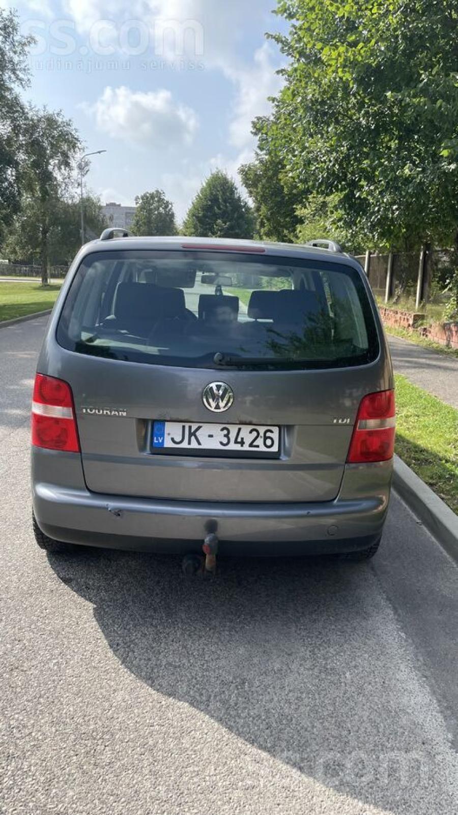 Pelēks Volkswagen Touran 2004 Liepāja, ar dzinēja tilpumu 1.90 L un nobraukumu 301 tūkst. km par 1290 €, foto 7 vietnē AUTOMOTO.COM.LV