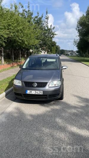 Pelēks Volkswagen Touran 2004 Liepāja, ar dzinēja tilpumu 1.90 L un nobraukumu 301 tūkst. km par 1290 €, foto 8 vietnē AUTOMOTO.COM.LV
