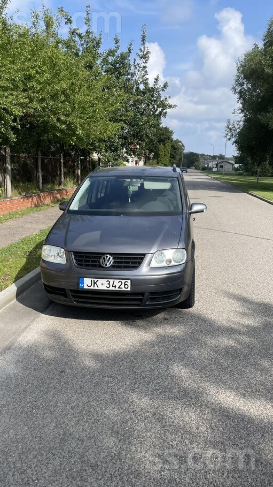 Pelēks Volkswagen Touran 2004 Liepāja, ar dzinēja tilpumu 1.90 L un nobraukumu 301 tūkst. km par 1290 €, foto 8 vietnē AUTOMOTO.COM.LV