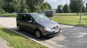 Pelēks Volkswagen Touran 2004 Liepāja, ar dzinēja tilpumu 1.90 L un nobraukumu 301 tūkst. km par 1290 €, foto 9 vietnē AUTOMOTO.COM.LV