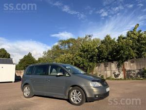 Pelēks Volkswagen Touran 2004 Liepāja, ar dzinēja tilpumu 2.00 L un nobraukumu 336 tūkst. km par 1799 €, foto 3 vietnē AUTOMOTO.COM.LV