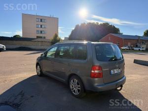 Pelēks Volkswagen Touran 2004 Liepāja, ar dzinēja tilpumu 2.00 L un nobraukumu 336 tūkst. km par 1799 €, foto 5 vietnē AUTOMOTO.COM.LV