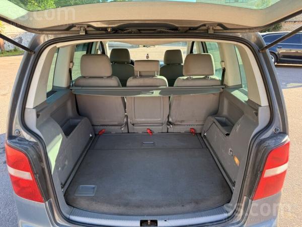 Pelēks Volkswagen Touran 2004 Liepāja, ar dzinēja tilpumu 2.00 L un nobraukumu 336 tūkst. km par 1799 €, foto 6 vietnē AUTOMOTO.COM.LV